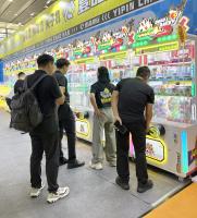 China English Support Luxury Claw Machine Arcade Shake Ball Game Electronic Claw Machine Vending Game Machine for sale