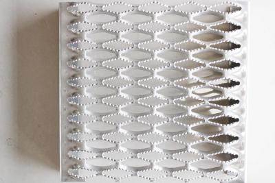 China Crocodile Mouth Low Carbon Steel Anti - Skid Stair Treads Aluminum Material for sale