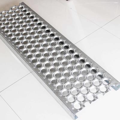 China Large Debossed Holes Galvanized Steel Grating Powder Coating Surface Treatment for sale