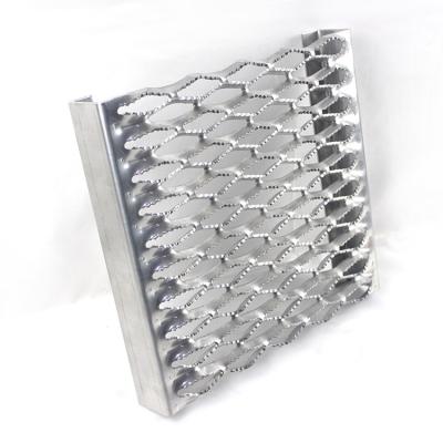 China Sample Anti Skid Punching Plate Mesh Aluminum Perforated Metal Walkway for sale