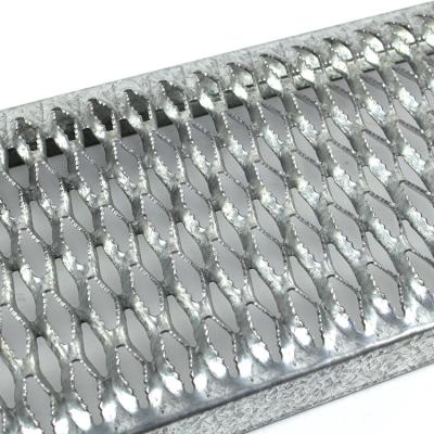 China Anti Slip Metal Expanded Wire Mesh Fence Stainless Steel Anti Skid Plate for sale