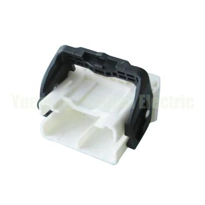 China 32 Pins MG641707 7282-5667 automotive connector Automobile Female Docking Wire Connector Unsealed Socket for sale