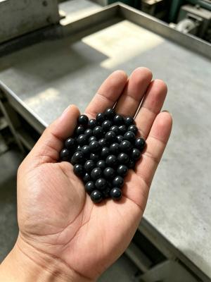 China 4mm-5mm  Pressureless Sintered Silicon Carbide Grinding Balls for sale