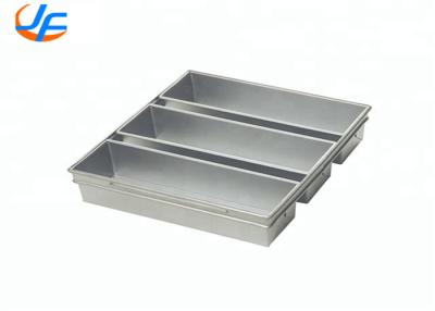 China RK Bakeware China-Chicago Metallic 3 Straps Glazed Cinnamon Package Roll Pan for sale