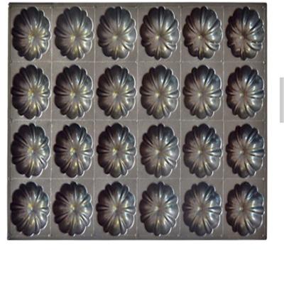 China Industrial Nonstick Bundt Cake Baking Pan 24 Multi-Link Carbon Steel Mold for Commercial Bakery for sale