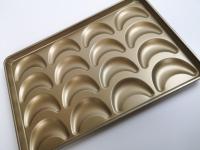 China Aluminized Steel 16 Links Croissant Bread Mold 600x400x40mm Non-Stick Baking Tray for sale