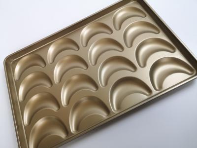 China Aluminized Steel 16 Links Croissant Bread Mold 600x400x40mm Non-Stick Baking Tray for sale