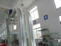 China BOTTLING GRIPPER CHAIN CONVEYORS FLEXIBLE MODULAR CONVEYOR SYSTEMS WIDTH 83MM for sale