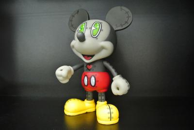 China Micky Mouse Character Collectible Vinyl Figures For Promotion Gift Grey Color for sale