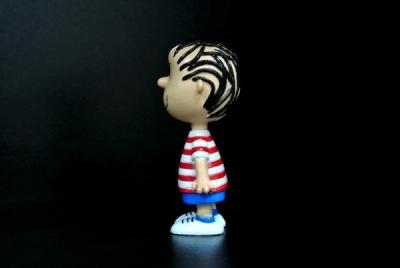 China 95 Degree PVC Plastic Toy Figures Linus Of Snoopy Friend For Promotion Gift for sale
