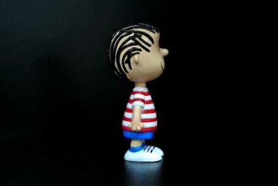 China 95 Degree PVC Plastic Toy Figures Linus Of Snoopy Friend For Promotion Gift for sale
