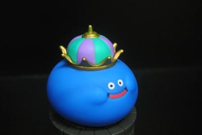 China Blue Color Small Anime Figures , Anime Character Figures Crown Shaped for sale