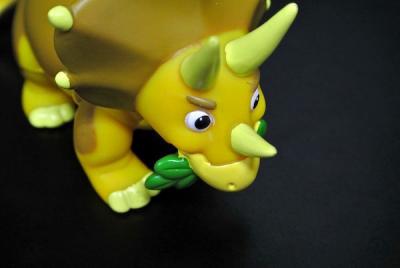 China 6 Inch Yellow Dinosaur Collectible Vinyl Toys 80 - 90 Degree For Kids Play for sale