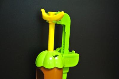 China PP Material Plastic Daily Product Chocolate Banana Machine For 15 Years And Up for sale