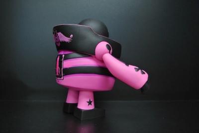 China Customized Pink Black Coin Bank Toy Hands Movable 8 Inch For Home Decoration for sale
