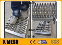 China Hot Dipped Galvanised Grip Strut Perforated Metal Mesh Plank Grating In Silver for sale