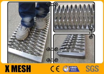 China Hot Dipped Galvanised Grip Strut Perforated Metal Mesh Plank Grating In Silver for sale