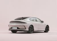 China Fast Ship Smart Sport Automotive Motor Power IM Electric Car L6 Sedan EV Car for sale