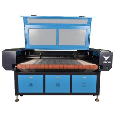 China Automatic Fiber Laser Cutting Machine 150W For Sportswear Garment for sale