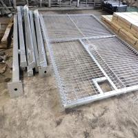 China Powder Coated Welded Wire Mesh Fence Panels For Prison With Square Hole for sale