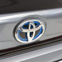 China Toyota Levin 2023 Hybrid 1.8L Luxury Edition Dual Engine New Energy Car 4 Doors 5 Seats for sale