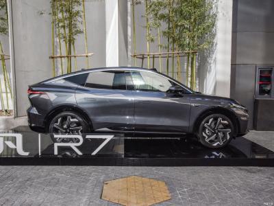 China Rising Auto R7 2023 Long Range Screen Master EV 642km Range 200kmh Top Speed for sale
