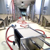 China Small Scale Fruit Juice Homogenizing Beverage Processing System 500L/H for sale
