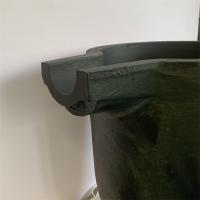 China Round Graphite Clay Crucible with Pouring Nozzle - 1600°C Temperature Resistance, 2.21-2.25 g/cm³ Density for Non-Ferrous Metal Melting for sale