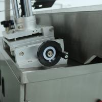 China Automatic Labeling Machine for Flat Pouches Adhesive Stickers 24 Hour Unmanned Operation for sale