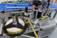 China Automatic Double Side Corner Sealing Labeling Machine 40-100pcs/min for Food Boxes for sale