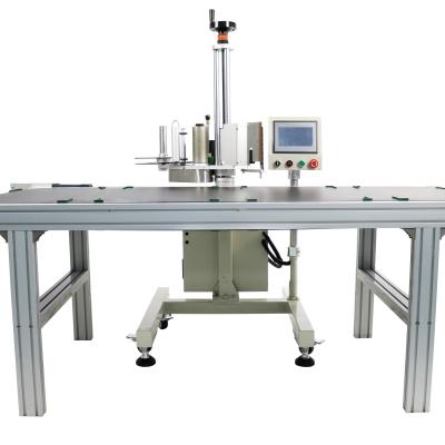 China Automatic Flat Sticker Labeling Machine for Bags Pouch Cards Label Size 10-140mm OD 300mm for sale