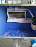 China Professional Commercial Cube Ice Making Machine with 1000kg Ice Storage Capacity for sale