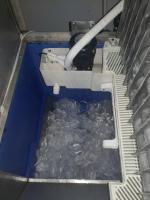 China 220v Voltage Fully Automatic Ice Cube Maker Made in with 300Kg Ice Storage Capacity for sale
