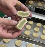 China 304 Stainless Steel Auto Encrusting Machine for Filling and Encrusting Small Cookies for sale