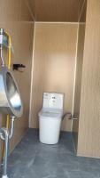 China Outdoor Portable Toilet Trailer for Public Facilities 2/3 Stall Mobile Restroom for sale