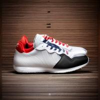 China Lightweight Casual Sports Shoes Mesh Leather Upper Material for sale