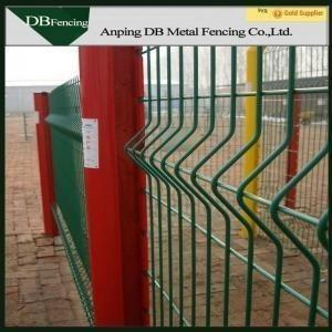 China High Strength Curvy Welded Wire Fence , Plastic Coated Wire Mesh Fencing for sale