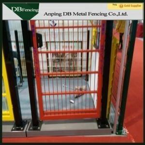 China Curved Heavy Duty Welded Wire Fence For Airports / Terminals Security Easy Install for sale