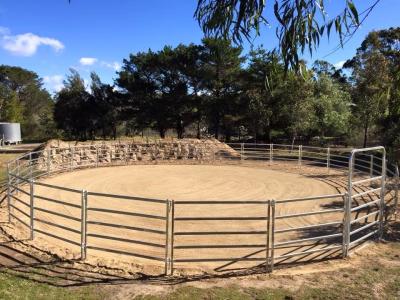 China Hot Diped Galvanised Corral Fence Panels 1.8 X 2.1m Steel Yard Metal Fence for sale