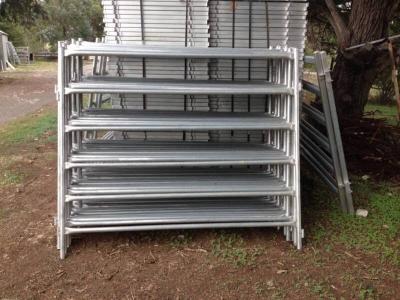China 1.6m / 1.8m×2.1m Galvanized Corral Fence Panels 6 Rails Round Tube 32mm OD for sale