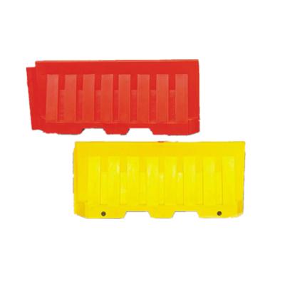 China Blowing Or Roadway Safety Water Filled Crash Barriers In 2000mm Length for sale