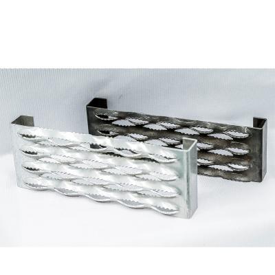 China 1-5mm Thickness Galvanized Grip Strut Grating For Catwalks Walkway & Stair Treads for sale