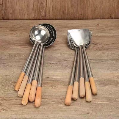 China Commercial anti-scalding chef’s wooden handle frying spoon for sale
