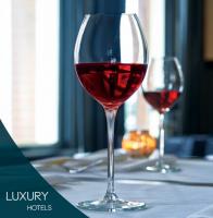 China Glassware Drinking Glass Set Logo Stylish Durable Suitable for Restaurants Bars Hotels and Food Service Providers for sale