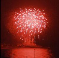 China Large UN0336 Cake 100 Shot 1.4G Consumer Fireworks for Events and Holidays for sale