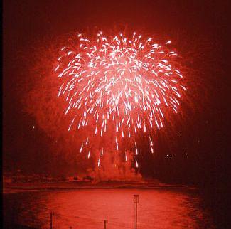China Large UN0336 Cake 100 Shot 1.4G Consumer Fireworks for Events and Holidays for sale