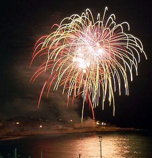China Red 36 Shots UN0336 1.4G Wedding Fireworks Cake 30x36x220mm for sale
