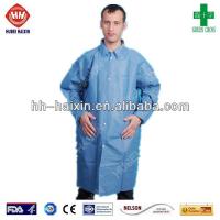 China Disposable PP Lab Coat Nonwoven with Buttons Sizes S to XL CE FDA ISO Certified for sale