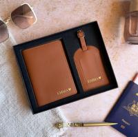 China Minimalist Men Women Leather Passport Holders Travel Gift Set With Gift Package Box for sale