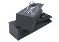 China Bespoke Printed Sizes Black Paper Carrier Bags With Spot UV Logo Twisted Handles for sale